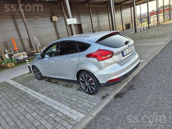 Pelēks Ford Focus 2015 Liepāja, ar dzinēja tilpumu 1.60 L un nobraukumu 153 tūkst. km par 5900 €, foto 4 vietnē AUTOMOTO.COM.LV