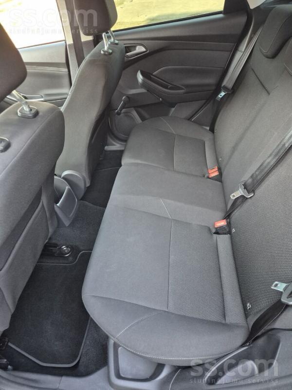 Pelēks Ford Focus 2015 Liepāja, ar dzinēja tilpumu 1.60 L un nobraukumu 153 tūkst. km par 5900 €, foto 9 vietnē AUTOMOTO.COM.LV