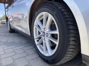 Grey Ford Focus 2016 in Riga, with an engine capacity of 1.00 L and mileage of 202 thousand km for 5800 €, photo 11 on AUTOMOTO.COM.LV