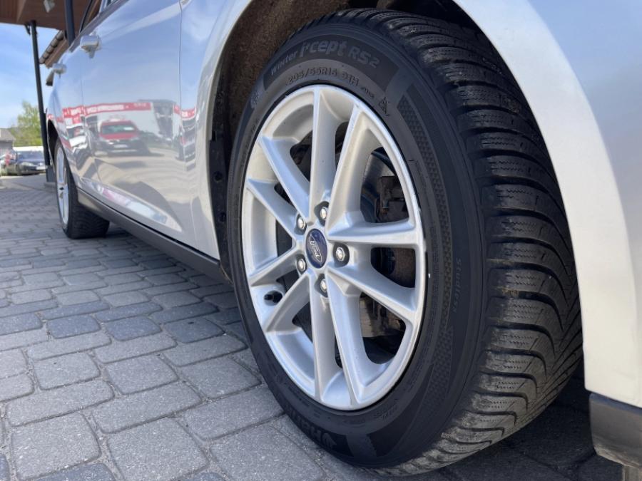 Grey Ford Focus 2016 in Riga, with an engine capacity of 1.00 L and mileage of 202 thousand km for 5800 €, photo 11 on AUTOMOTO.COM.LV