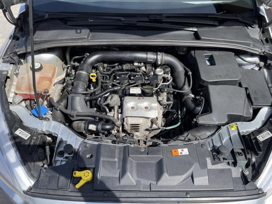 Grey Ford Focus 2016 in Riga, with an engine capacity of 1.00 L and mileage of 202 thousand km for 5800 €, photo 12 on AUTOMOTO.COM.LV