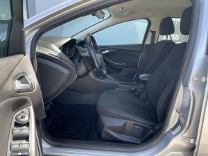 Grey Ford Focus 2016 in Riga, with an engine capacity of 1.00 L and mileage of 202 thousand km for 5800 €, photo 22 on AUTOMOTO.COM.LV