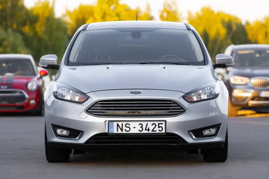 Pelēks Ford Focus 2016 Jelgava, ar dzinēja tilpumu 1.50 L un nobraukumu 194 tūkst. km par 4200 €, foto 3 vietnē AUTOMOTO.COM.LV