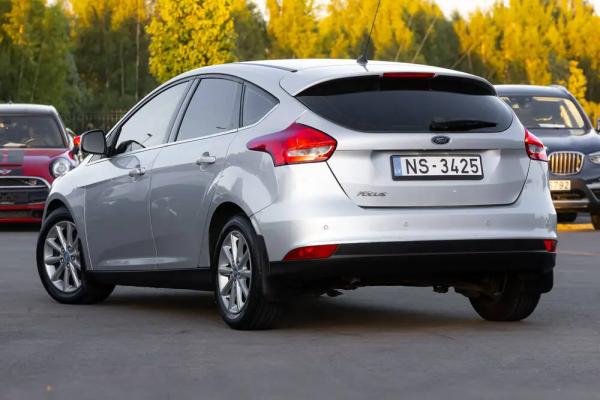 Pelēks Ford Focus 2016 Jelgava, ar dzinēja tilpumu 1.50 L un nobraukumu 194 tūkst. km par 4200 €, foto 6 vietnē AUTOMOTO.COM.LV