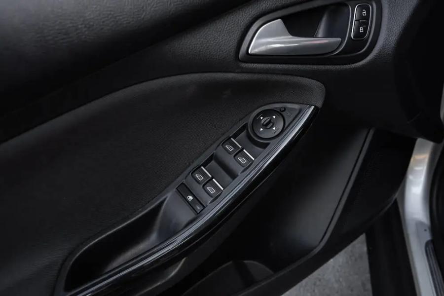 Pelēks Ford Focus 2016 Jelgava, ar dzinēja tilpumu 1.50 L un nobraukumu 194 tūkst. km par 4200 €, foto 9 vietnē AUTOMOTO.COM.LV