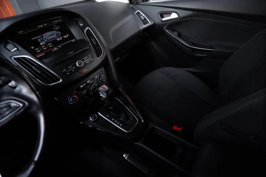 Pelēks Ford Focus 2016 Jelgava, ar dzinēja tilpumu 1.50 L un nobraukumu 194 tūkst. km par 4200 €, foto 11 vietnē AUTOMOTO.COM.LV