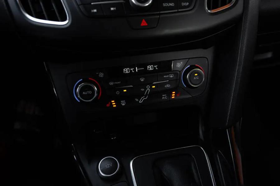 Pelēks Ford Focus 2016 Jelgava, ar dzinēja tilpumu 1.50 L un nobraukumu 194 tūkst. km par 4200 €, foto 12 vietnē AUTOMOTO.COM.LV