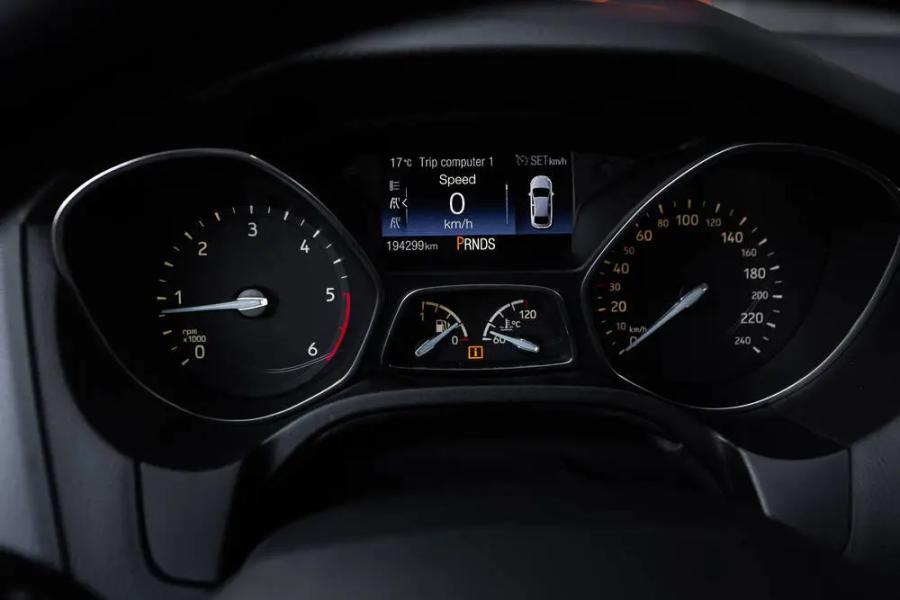 Pelēks Ford Focus 2016 Jelgava, ar dzinēja tilpumu 1.50 L un nobraukumu 194 tūkst. km par 4200 €, foto 22 vietnē AUTOMOTO.COM.LV