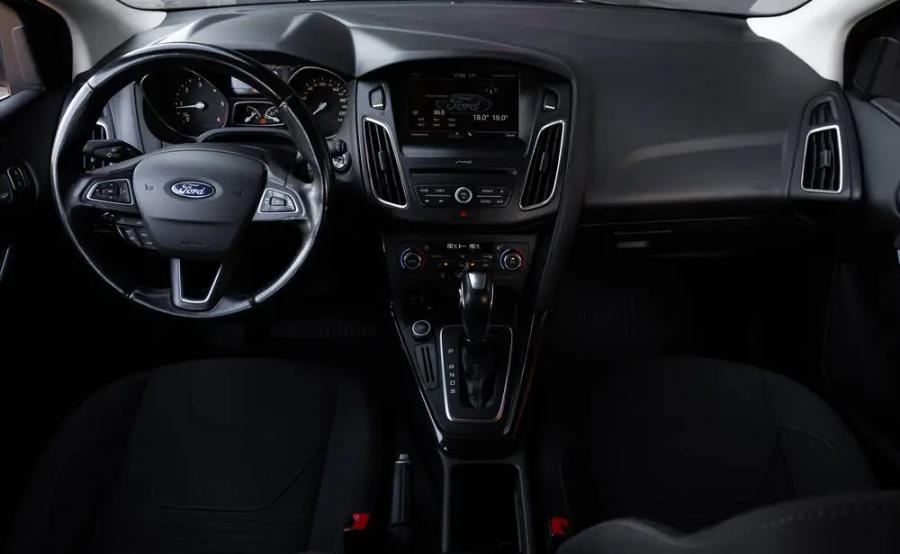 Pelēks Ford Focus 2016 Jelgava, ar dzinēja tilpumu 1.50 L un nobraukumu 194 tūkst. km par 4200 €, foto 24 vietnē AUTOMOTO.COM.LV