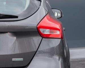 Grey Ford Focus 2016 in Kaunas, with an engine capacity of 1.00 L and mileage of 134 thousand km for 5900 €, photo 8 on AUTOMOTO.COM.LV