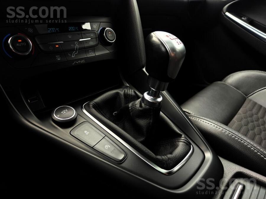 Pelēks Ford Focus 2017 Rīga, ar dzinēja tilpumu 2.00 L un nobraukumu 188 tūkst. km par 12900 €, foto 14 vietnē AUTOMOTO.COM.LV