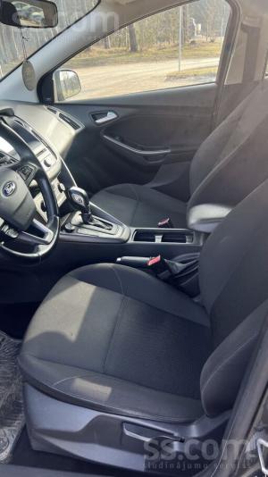 Pelēks Ford Focus 2017 Rīga, ar dzinēja tilpumu 1.00 L un nobraukumu 144 tūkst. km par 4190 €, foto 4 vietnē AUTOMOTO.COM.LV