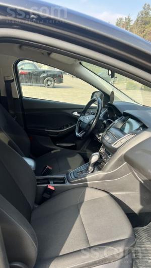 Pelēks Ford Focus 2017 Rīga, ar dzinēja tilpumu 1.00 L un nobraukumu 144 tūkst. km par 4190 €, foto 5 vietnē AUTOMOTO.COM.LV