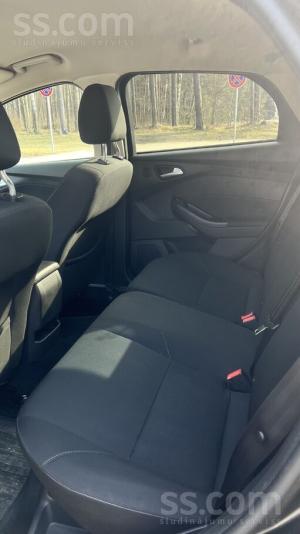 Pelēks Ford Focus 2017 Rīga, ar dzinēja tilpumu 1.00 L un nobraukumu 144 tūkst. km par 4190 €, foto 6 vietnē AUTOMOTO.COM.LV