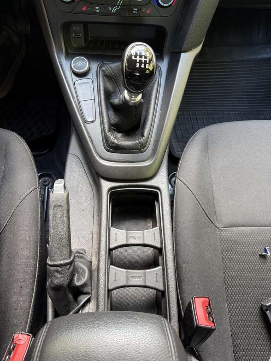 Pelēks Ford Focus 2017 Viļņa, ar dzinēja tilpumu 1.00 L un nobraukumu 92 tūkst. km par 6300 €, foto 25 vietnē AUTOMOTO.COM.LV