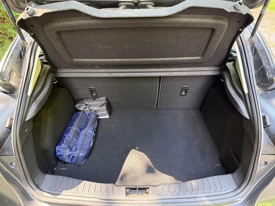 Pelēks Ford Focus 2017 Viļņa, ar dzinēja tilpumu 1.00 L un nobraukumu 92 tūkst. km par 6300 €, foto 28 vietnē AUTOMOTO.COM.LV