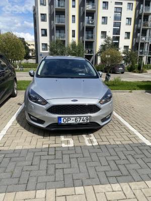 Pelēks Ford Focus 2017 Rīga, ar dzinēja tilpumu 1.00 L un nobraukumu 88 tūkst. km par 7900 €, foto  vietnē AUTOMOTO.COM.LV