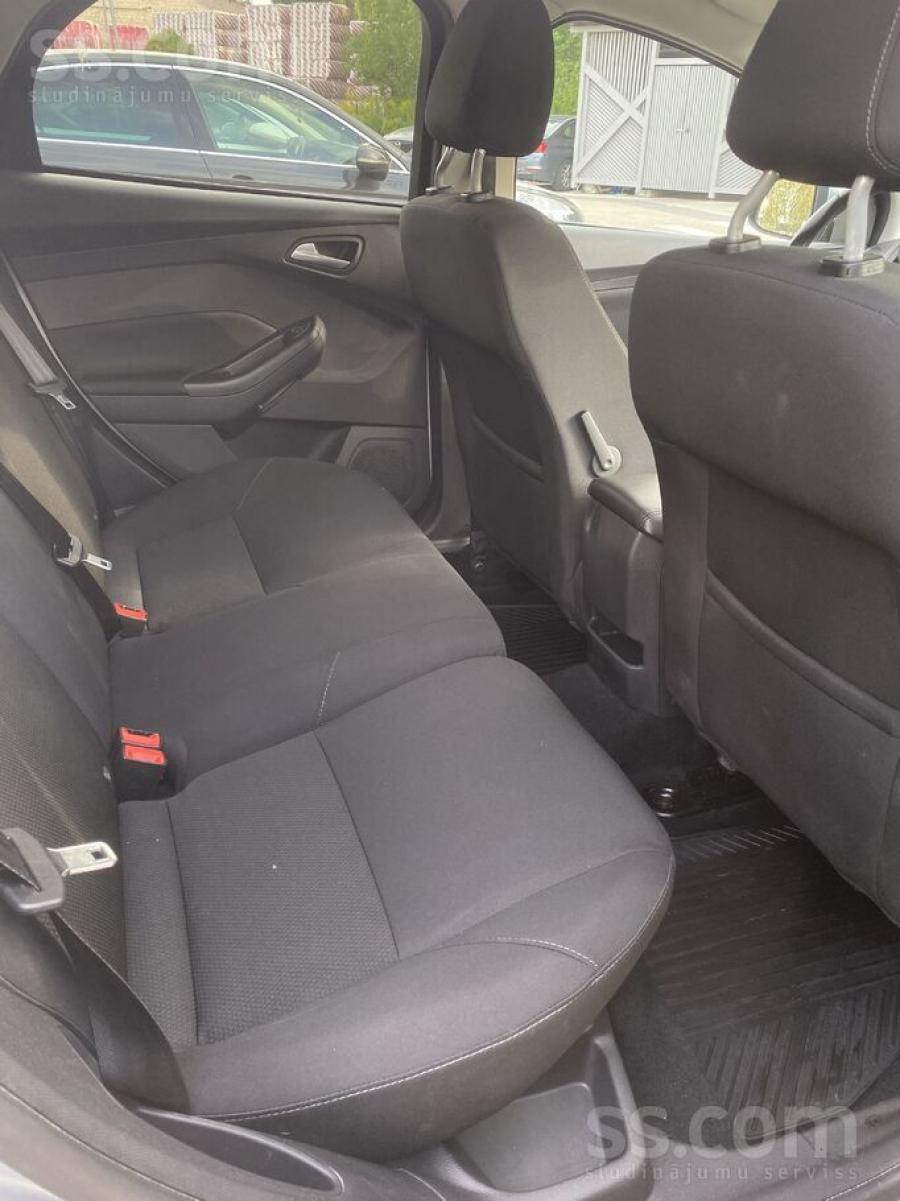 Pelēks Ford Focus 2017 Rīga, ar dzinēja tilpumu 1.00 L un nobraukumu 88 tūkst. km par 7900 €, foto 10 vietnē AUTOMOTO.COM.LV