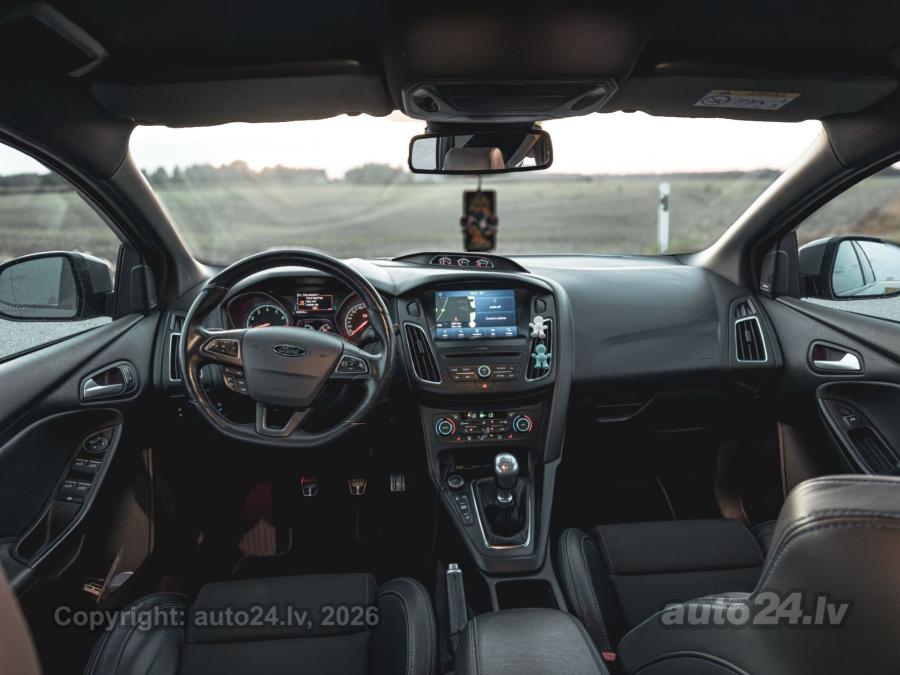Grey Ford Focus 2017 in Tartu, with an engine capacity of 2.30 L and mileage of 102 thousand km for 21999 €, photo 10 on AUTOMOTO.COM.LV
