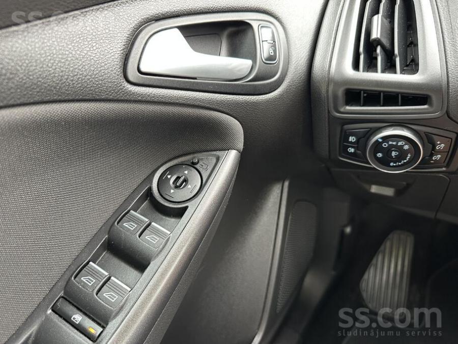 Pelēks Ford Focus 2018 Talsi, ar dzinēja tilpumu 1.00 L un nobraukumu 127 tūkst. km par 5700 €, foto 14 vietnē AUTOMOTO.COM.LV