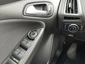 Grey Ford Focus 2018 in Talsi, with an engine capacity of 1.00 L and mileage of 127 thousand km for 5700 €, photo 14 on AUTOMOTO.COM.LV