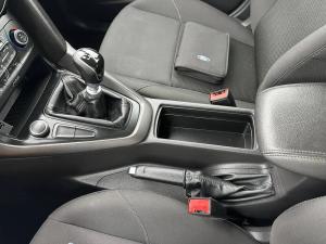 Grey Ford Focus 2018 in Talsi, with an engine capacity of 1.00 L and mileage of 127 thousand km for 5700 €, photo 17 on AUTOMOTO.COM.LV