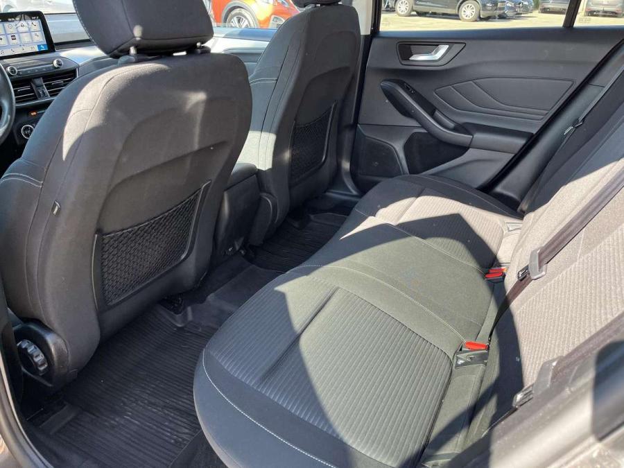 Grey Ford Focus 2018 in Siauliai, with an engine capacity of 1.00 L and mileage of 150 thousand km for 6950 €, photo 12 on AUTOMOTO.COM.LV