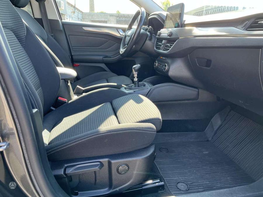 Grey Ford Focus 2018 in Siauliai, with an engine capacity of 1.00 L and mileage of 150 thousand km for 6950 €, photo 13 on AUTOMOTO.COM.LV