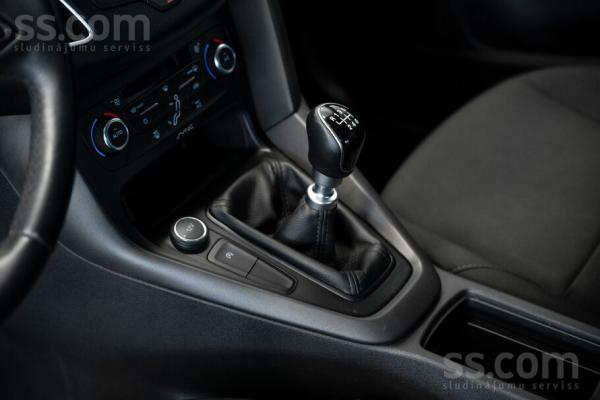 Pelēks Ford Focus 2018 Rīga, ar dzinēja tilpumu 1.00 L un nobraukumu 90 tūkst. km par 5990 €, foto 10 vietnē AUTOMOTO.COM.LV
