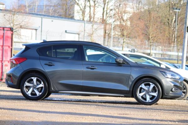 Grey Ford Focus 2019 in Riga, with an engine capacity of 1.00 L and mileage of 49 thousand km for 13790 €, photo 4 on AUTOMOTO.COM.LV