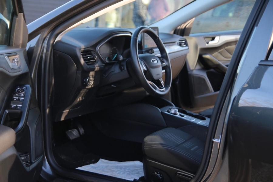 Grey Ford Focus 2019 in Riga, with an engine capacity of 1.00 L and mileage of 49 thousand km for 13790 €, photo 8 on AUTOMOTO.COM.LV