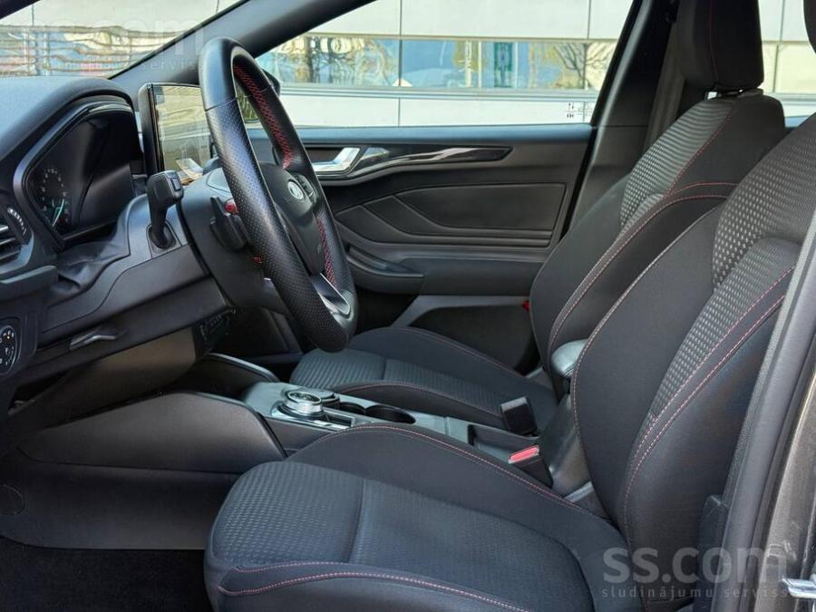 Grey Ford Focus 2023 in Riga, with an engine capacity of 1.50 L and mileage of 68 thousand km for 13500 €, photo 13 on AUTOMOTO.COM.LV