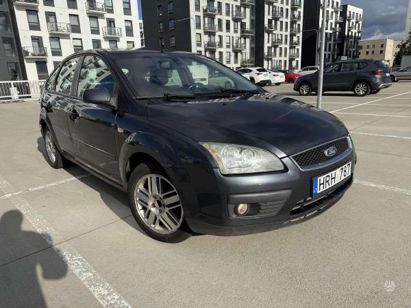 Grey Ford Focus 2006 in Vilnius, with an engine capacity of 1.60 L and mileage of 400 thousand km for 800 €, photo 2 on AUTOMOTO.COM.LV