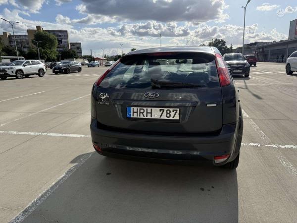 Grey Ford Focus 2006 in Vilnius, with an engine capacity of 1.60 L and mileage of 400 thousand km for 800 €, photo 5 on AUTOMOTO.COM.LV