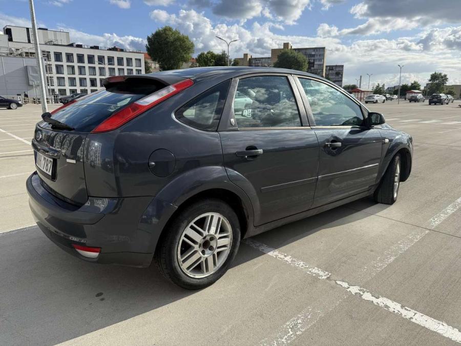 Pelēks Ford Focus 2006 Viļņa, ar dzinēja tilpumu 1.60 L un nobraukumu 400 tūkst. km par 800 €, foto 7 vietnē AUTOMOTO.COM.LV