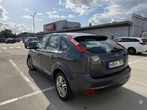 Pelēks Ford Focus 2006 Viļņa, ar dzinēja tilpumu 1.60 L un nobraukumu 400 tūkst. km par 800 €, foto 8 vietnē AUTOMOTO.COM.LV