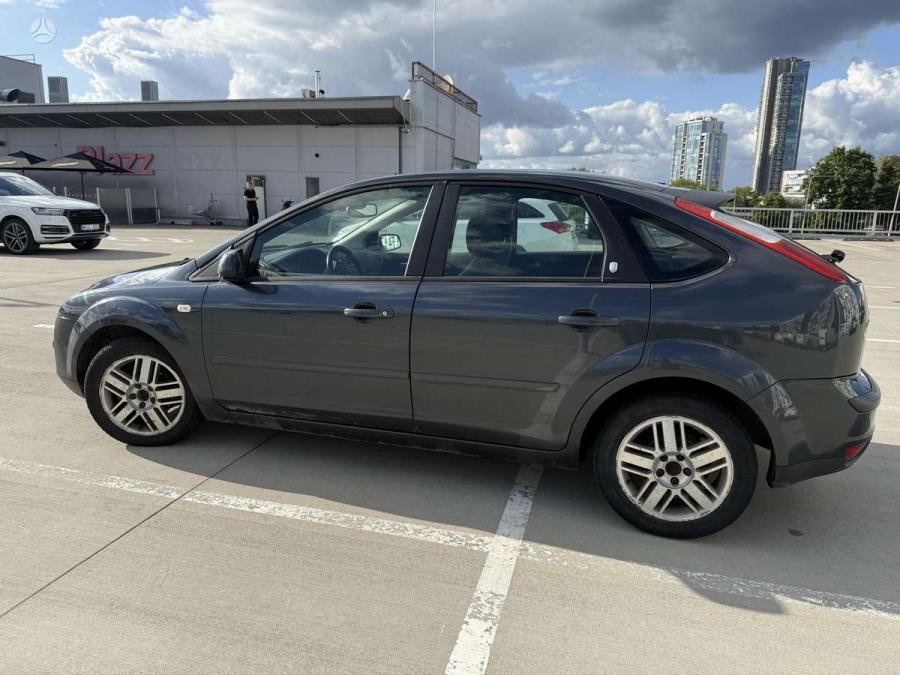 Pelēks Ford Focus 2006 Viļņa, ar dzinēja tilpumu 1.60 L un nobraukumu 400 tūkst. km par 800 €, foto 9 vietnē AUTOMOTO.COM.LV