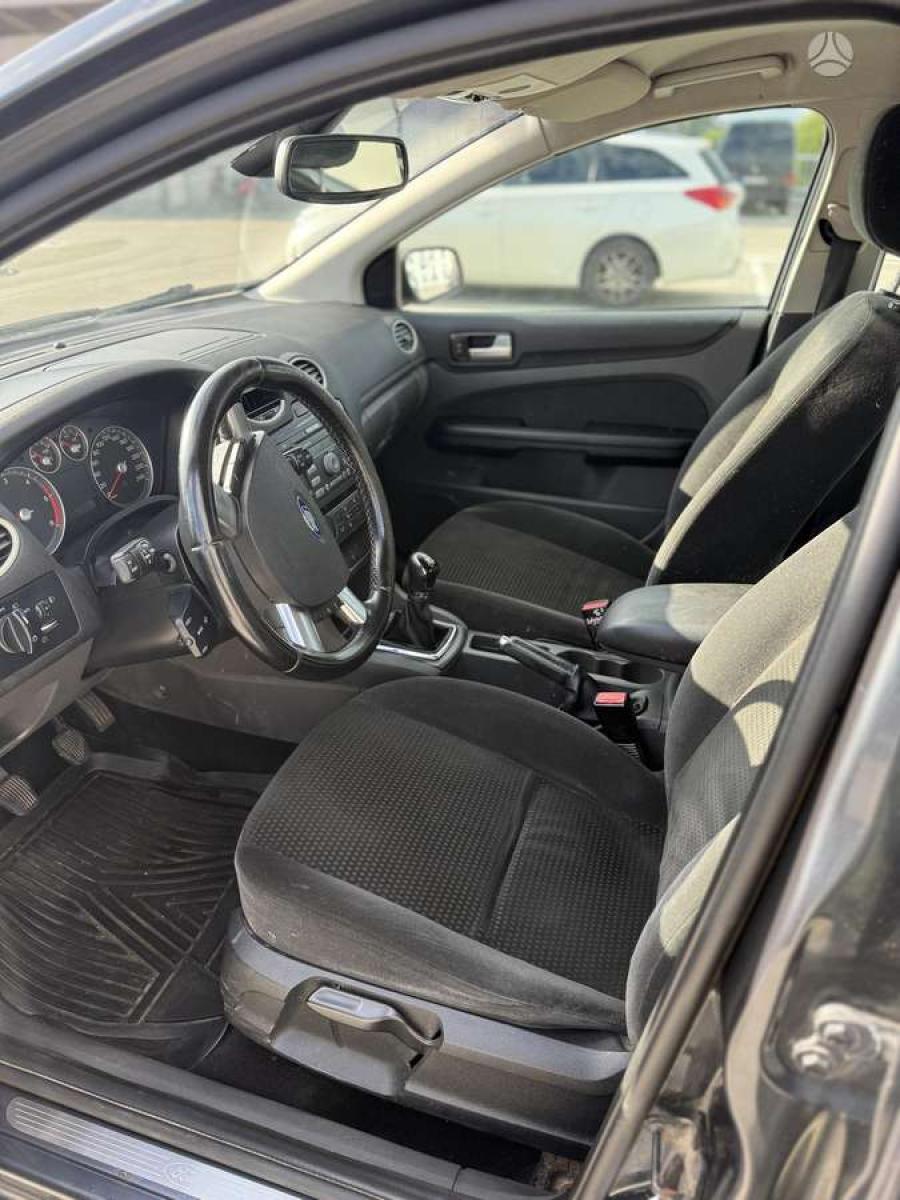 Pelēks Ford Focus 2006 Viļņa, ar dzinēja tilpumu 1.60 L un nobraukumu 400 tūkst. km par 800 €, foto 11 vietnē AUTOMOTO.COM.LV