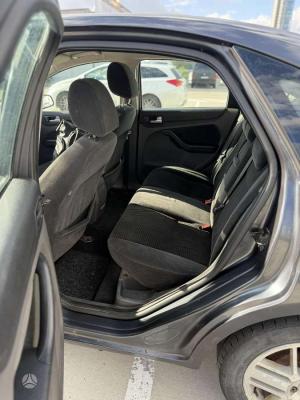 Pelēks Ford Focus 2006 Viļņa, ar dzinēja tilpumu 1.60 L un nobraukumu 400 tūkst. km par 800 €, foto 14 vietnē AUTOMOTO.COM.LV