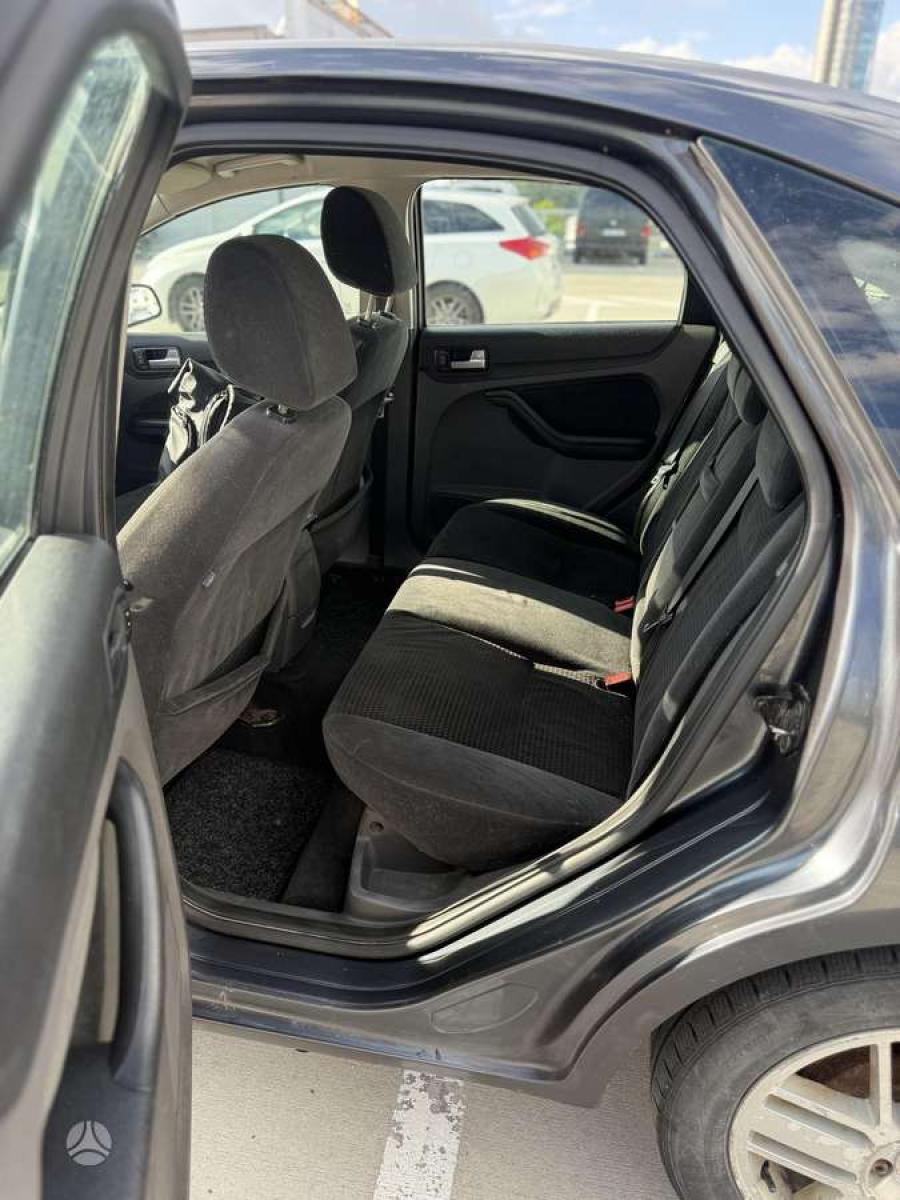 Pelēks Ford Focus 2006 Viļņa, ar dzinēja tilpumu 1.60 L un nobraukumu 400 tūkst. km par 800 €, foto 14 vietnē AUTOMOTO.COM.LV