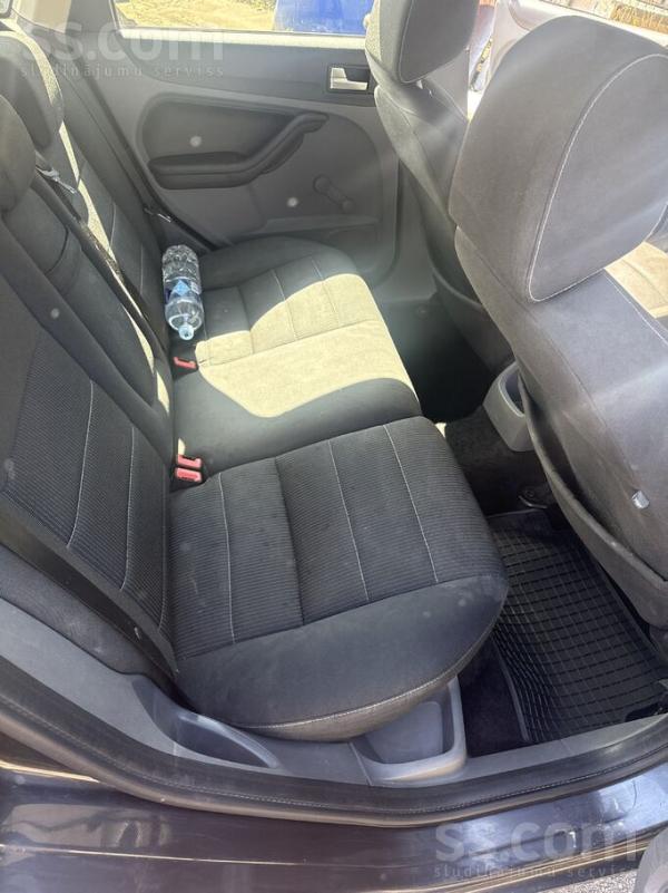 Grey Ford Focus 2009 in Riga, with an engine capacity of 1.60 L and mileage of 350 thousand km for 950 €, photo 7 on AUTOMOTO.COM.LV
