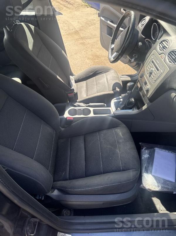 Grey Ford Focus 2009 in Riga, with an engine capacity of 1.60 L and mileage of 350 thousand km for 950 €, photo 8 on AUTOMOTO.COM.LV