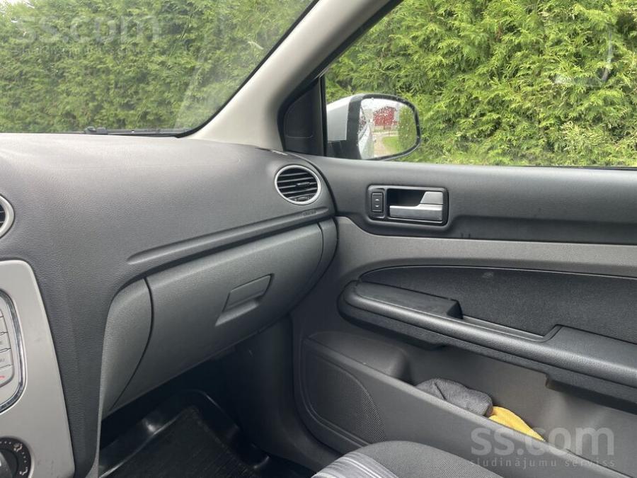 Pelēks Ford Focus 2009 Jelgava, ar dzinēja tilpumu 2.00 L un nobraukumu 353 tūkst. km par 1800 €, foto 12 vietnē AUTOMOTO.COM.LV