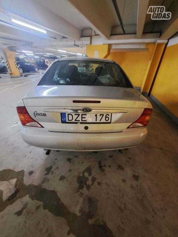 Pelēks Ford Focus 2001 Viļņa, ar dzinēja tilpumu 1.60 L un nobraukumu 190 tūkst. km par 1000 €, foto 2 vietnē AUTOMOTO.COM.LV