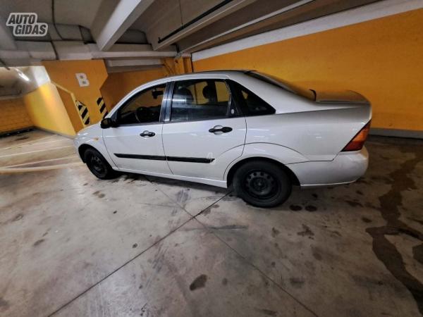 Pelēks Ford Focus 2001 Viļņa, ar dzinēja tilpumu 1.60 L un nobraukumu 190 tūkst. km par 1000 €, foto 3 vietnē AUTOMOTO.COM.LV