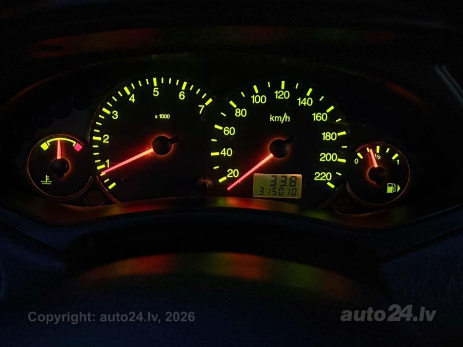 Grey Ford Focus 2002 in Tallinn, with an engine capacity of 1.60 L and mileage of 300 thousand km for 799 €, photo 16 on AUTOMOTO.COM.LV