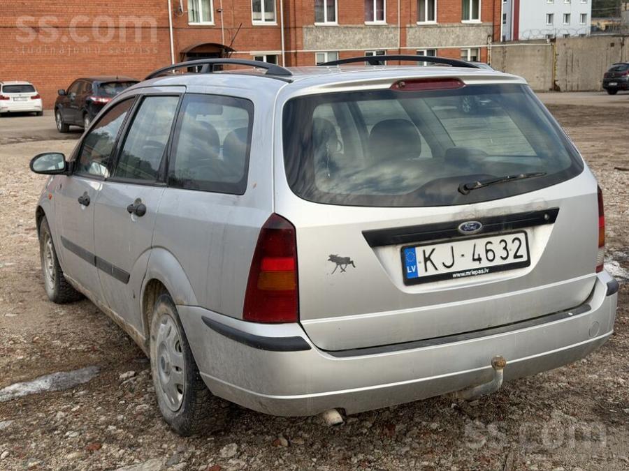 Pelēks Ford Focus 2003 Daugavpils, ar dzinēja tilpumu 1.80 L un nobraukumu 264 tūkst. km par 450 €, foto 3 vietnē AUTOMOTO.COM.LV