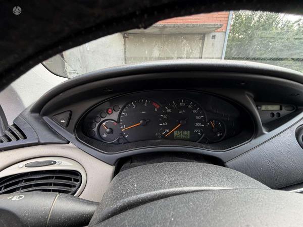 Pelēks Ford Focus 2004 Šauļi, ar dzinēja tilpumu 1.75 L un nobraukumu 203 tūkst. km par 1100 €, foto 6 vietnē AUTOMOTO.COM.LV