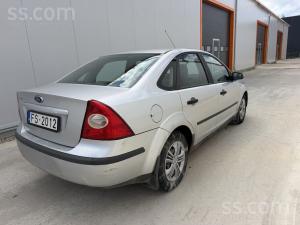 Pelēks Ford Focus 2005 Rīga, ar dzinēja tilpumu 1.60 L un nobraukumu 279 tūkst. km par 950 €, foto 4 vietnē AUTOMOTO.COM.LV