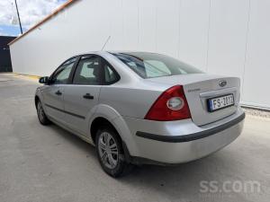 Pelēks Ford Focus 2005 Rīga, ar dzinēja tilpumu 1.60 L un nobraukumu 279 tūkst. km par 950 €, foto 5 vietnē AUTOMOTO.COM.LV